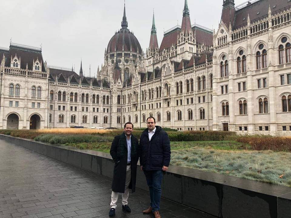 Amerikai Republikánus ifjúsági szervezettel kötött megállapodást az ...